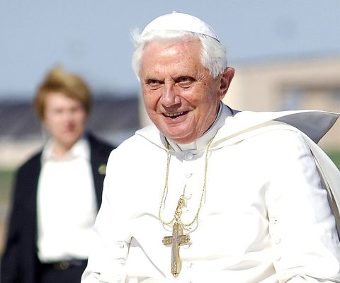 Découvrez la vie de Benoît XVI ! | Diocèse la Rochelle